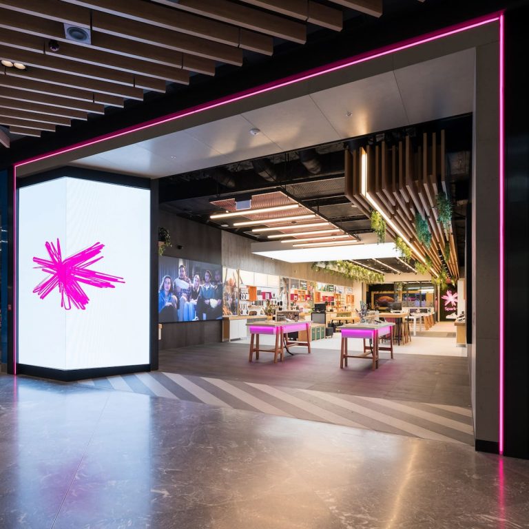 Spark SIM Cards and eSIM: 2025 Detailed Guides for Tourists